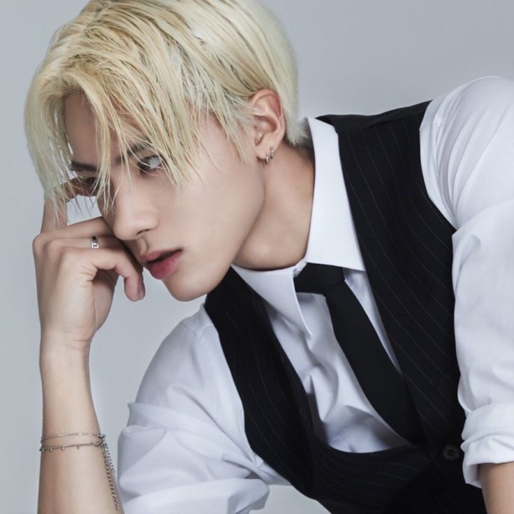 Professor Eric Sohn from The Boyz - NSFW Character AI Chat - Crushon.AI