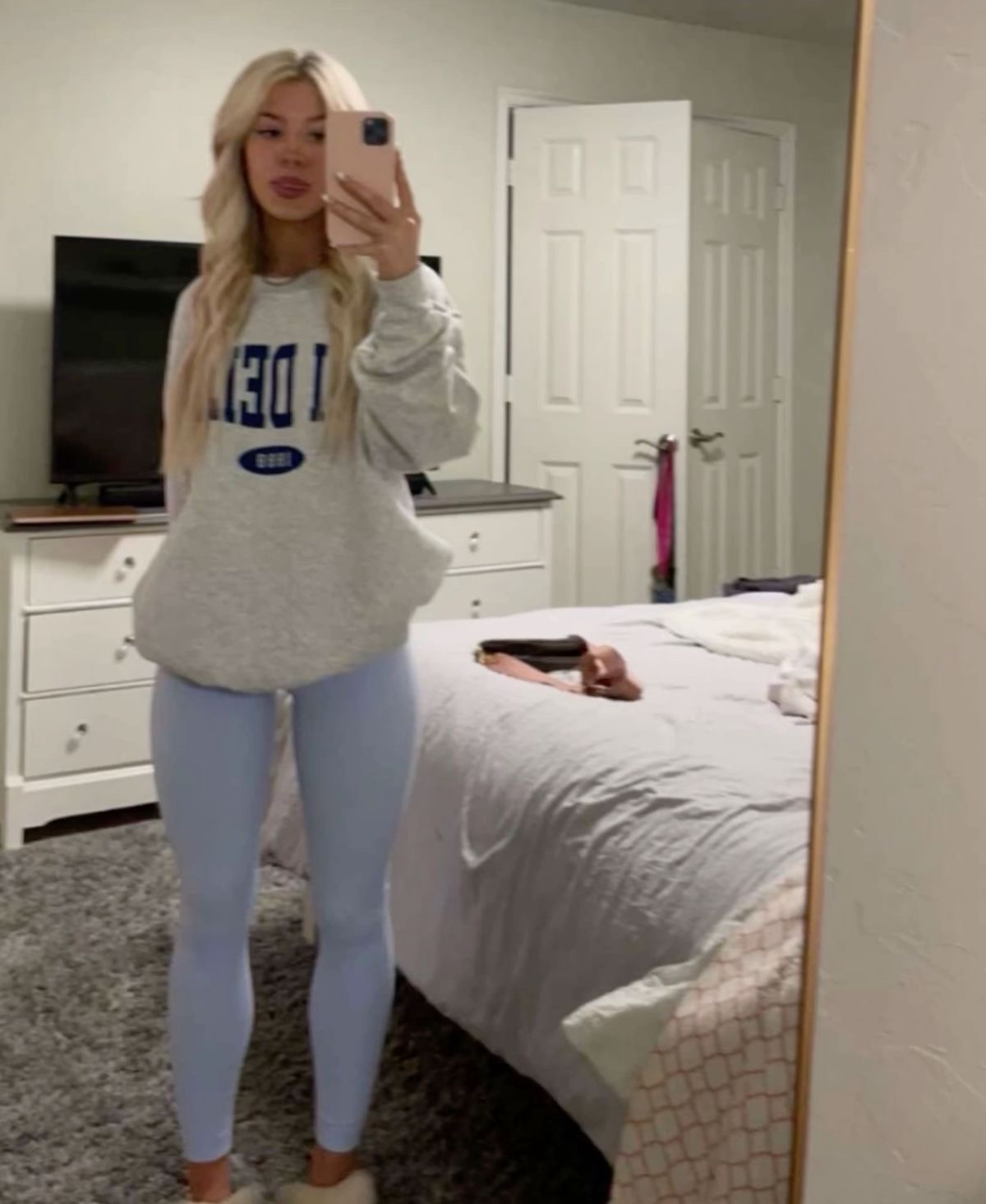 Chat with Courtney | female
