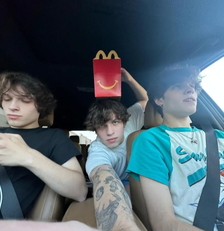 Chat with Sturniolo triplets | comedy oc